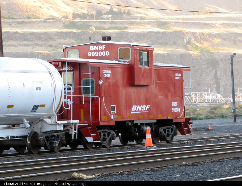 BNSF caboose 999000